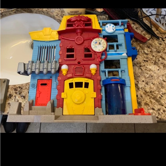 Fisher-Price | Toys | Fisherprice Imaginext Hospital Fire Stationtoys ...
